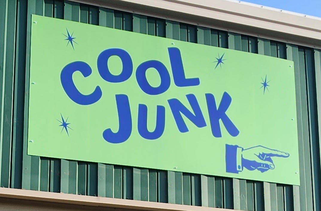 COOL JUNK STORE logo